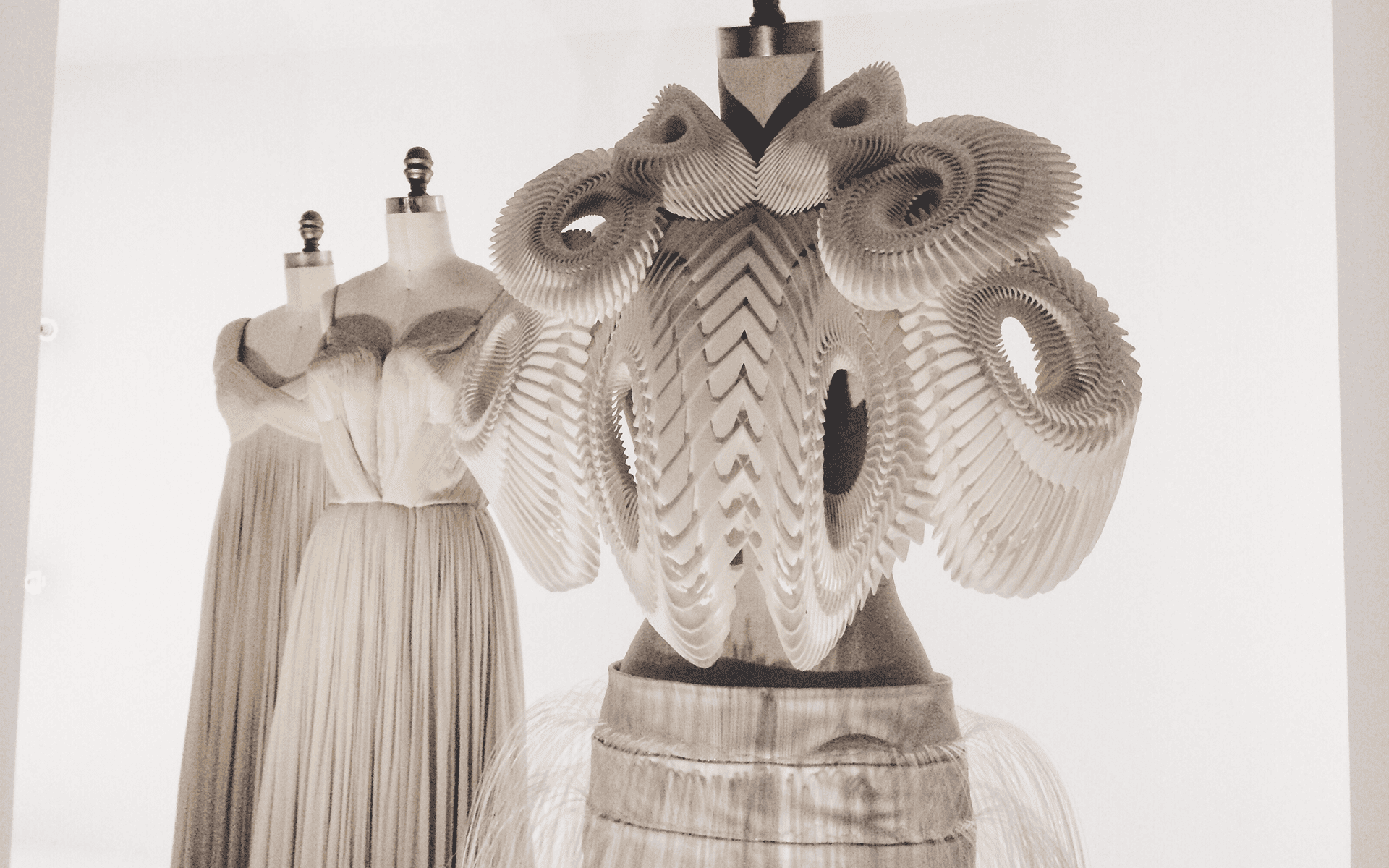 Arte y Moda: La Fusión Creativa que Revoluciona el Diseño– Connaisant